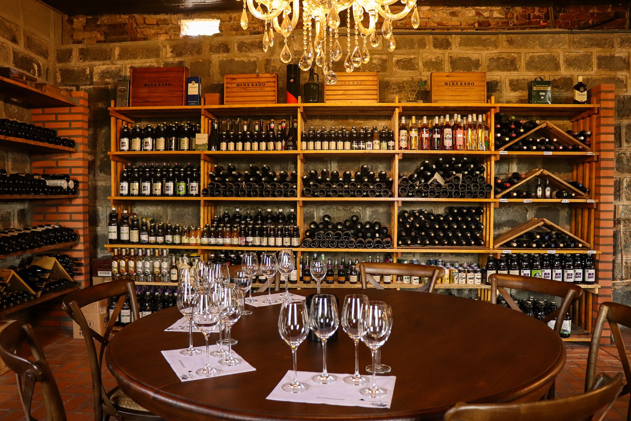 Entre Safras e Histórias na Vinícola Mena Kaho - Wine Locals